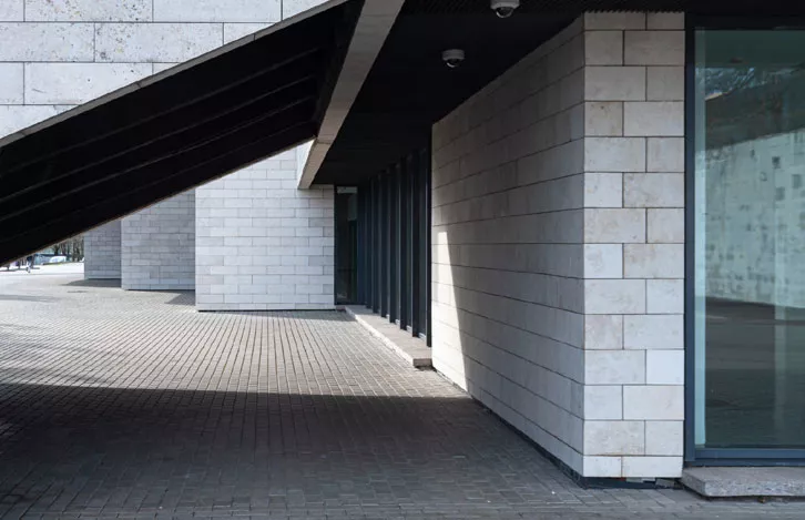 Brick Facade in Chicago | Solid Brick vs. Brick Veneer