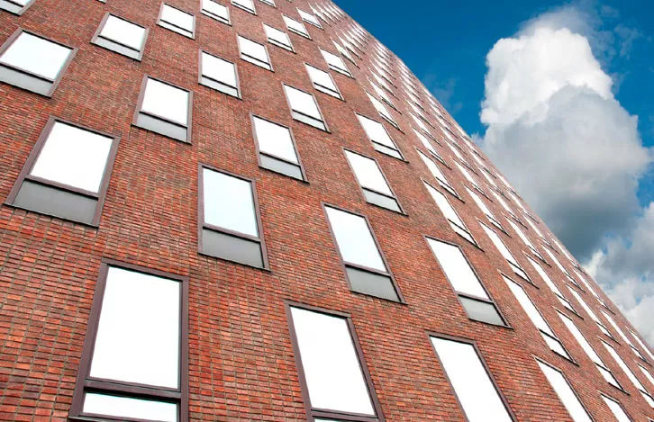 Brick Facade in Chicago | Solid Brick vs. Brick Veneer